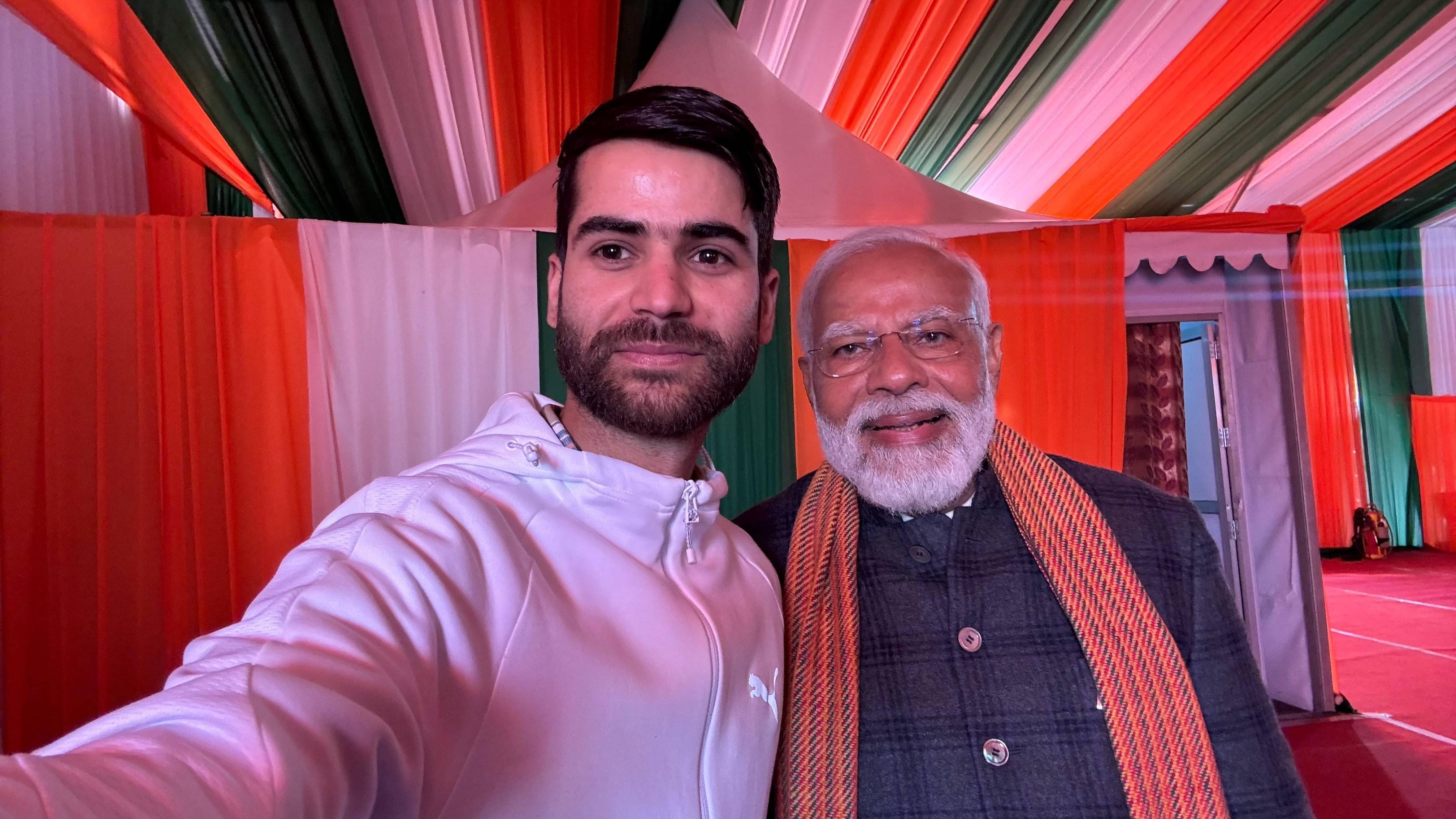 Meet Nazim -- The Man PM Modi Posted a Selfie With | Republic World