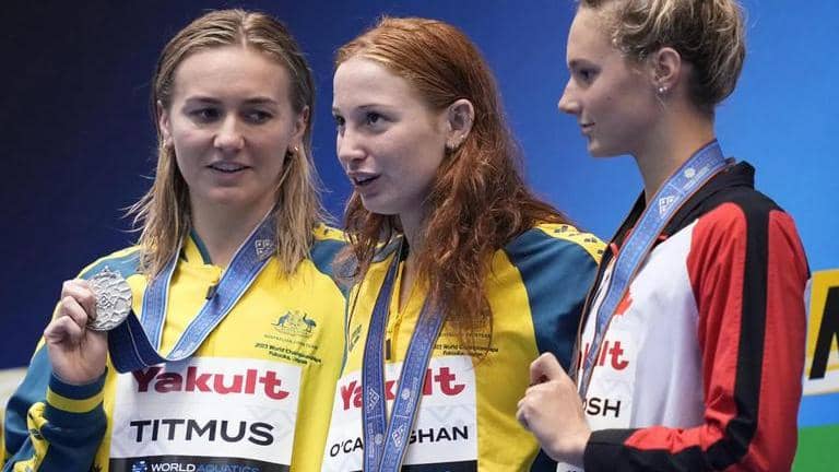 Mollie O’Callaghan sets a world record at the swimming World ...