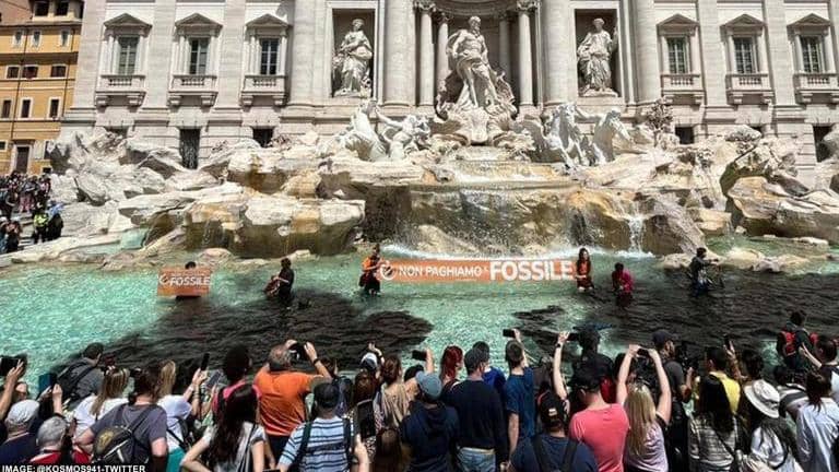Climate activists pour black liquid into Rome's Iconic Trevi Fountain ...
