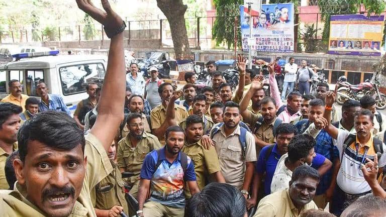 Mumbai: Couple's sit-in protest 'driving' force behind BEST-hired ...