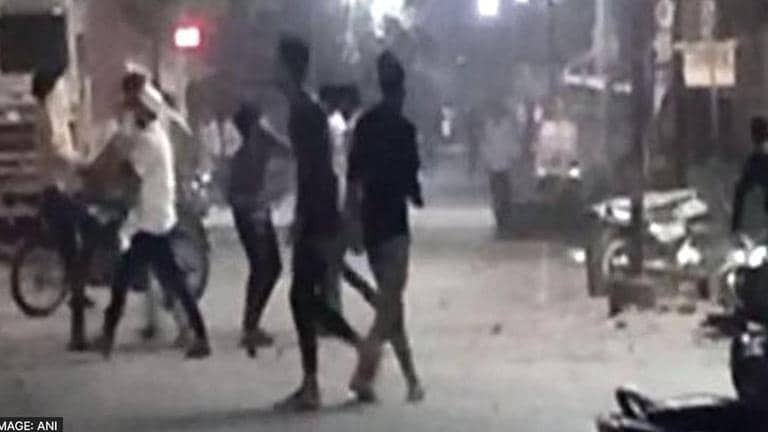 1 killed, 8 injured in clash between two groups in Akola; 26 people ...