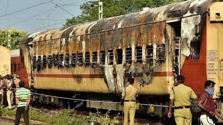 Bodies of victims of train coach fire taken to UP | Republic World