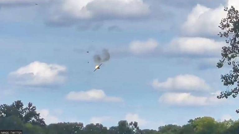 WATCH: Fighter jet crashes after two pilots dramatically eject during ...