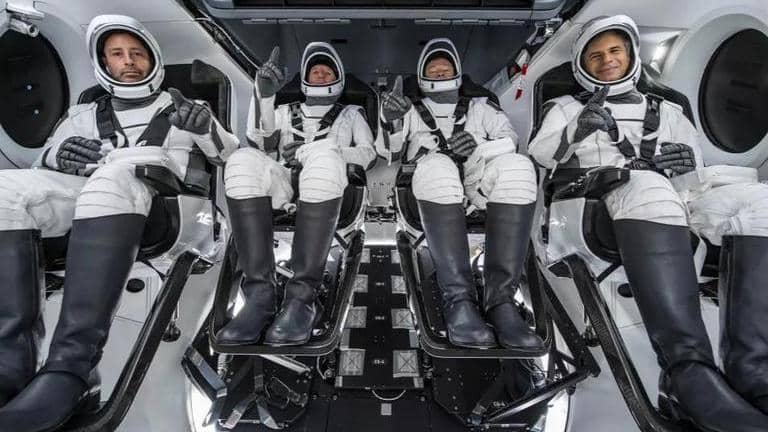 NASA announces rules mandating assistance from former astronauts on ...