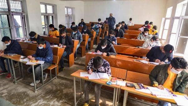 Class 4 Student of Primary School Scores 212 Marks Out of 200 ...