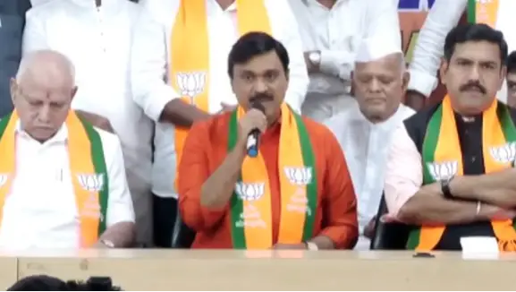 BREAKING: Janardhana Reddy Rejoins BJP Along With Wife Ahead of Lok ...