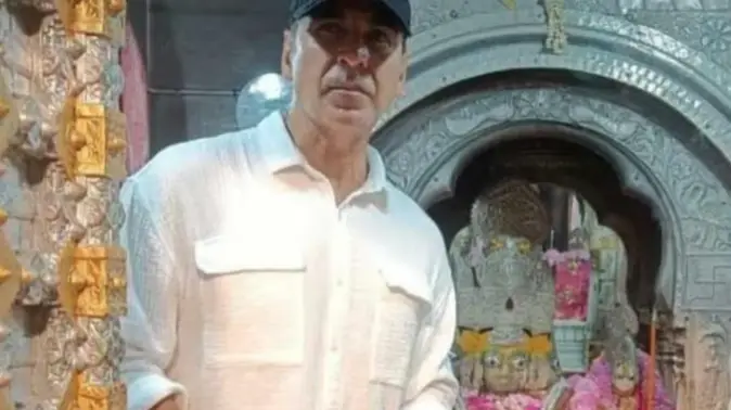 Akshay Kumar Offers Prayers, Seeks Blessings At Pushkar's Ancient ...