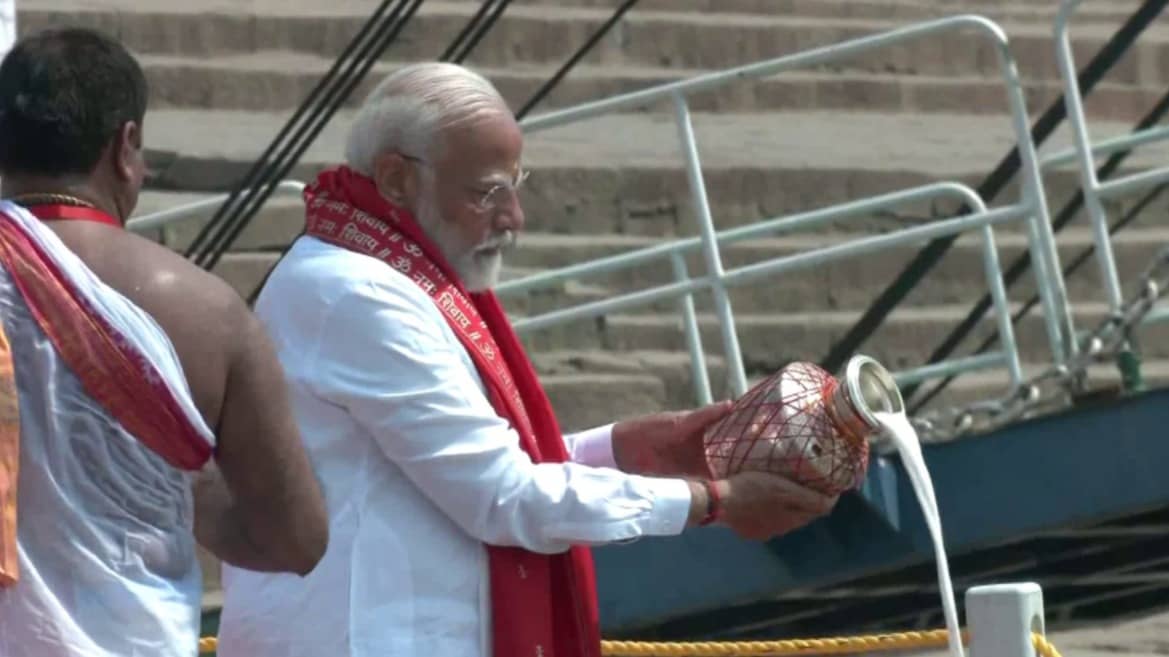 PM Modi Offers Prayer At Dashwamedh Ghat Ahead of Filing His Nomination ...