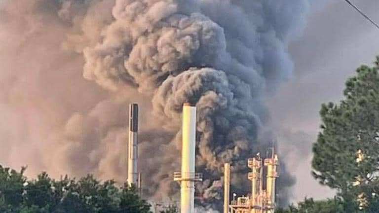 Neighborhoods evacuated near burning Georgia chemical plant | Republic ...