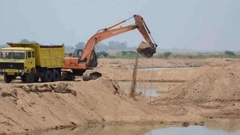 Maharashtra: Raid carried out by revenue dept at Kalher Alimgarh Creek ...