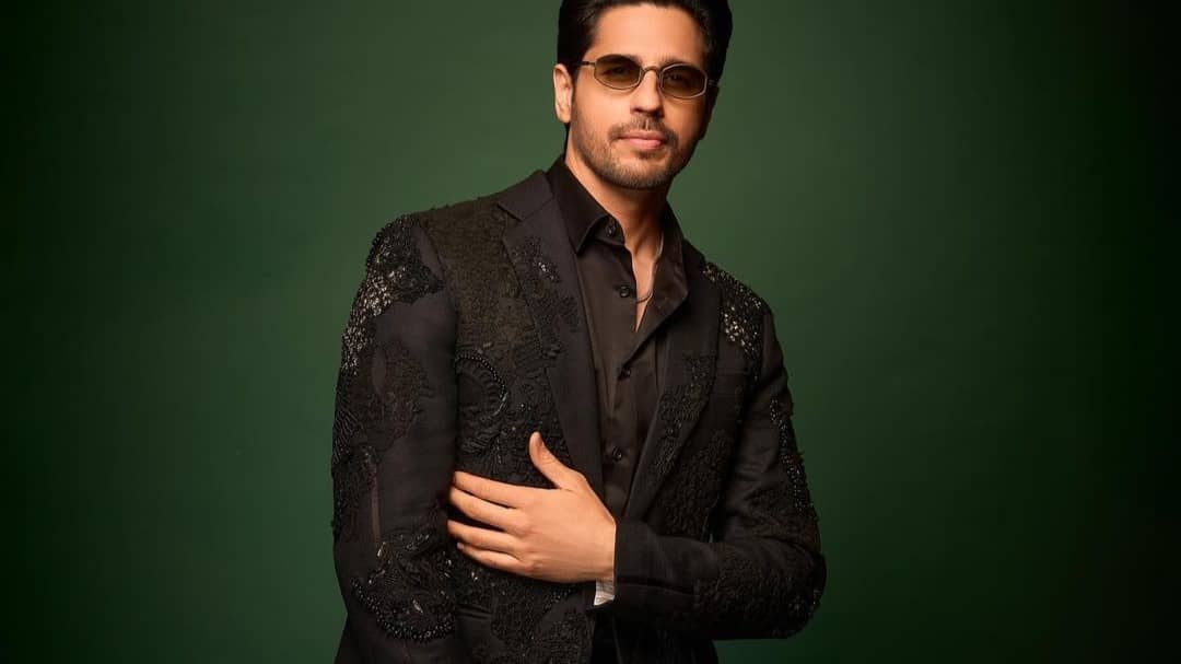 ‘I Dont Support This’, Sidharth Malhotra Reacts To Fan Alleging Scam Of ...