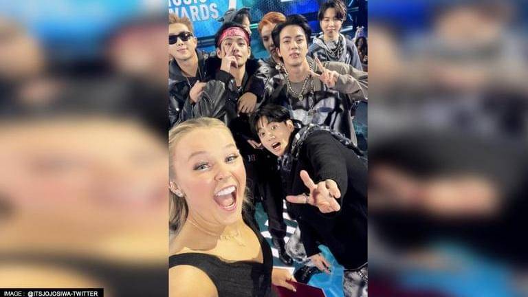 JoJo Siwa bumps into BTS' '7 legends' at the American Music Awards 2021 ...