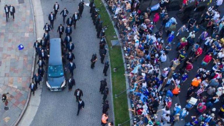 Cortege carrying Diego Maradona arrives at cemetery outside Buenos ...