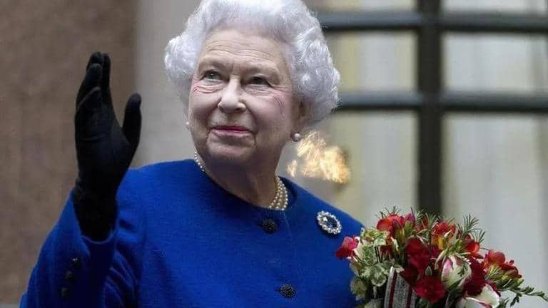 Indian-origin CEO unveils Crown Coin to mark Queen Elizabeth's death ...