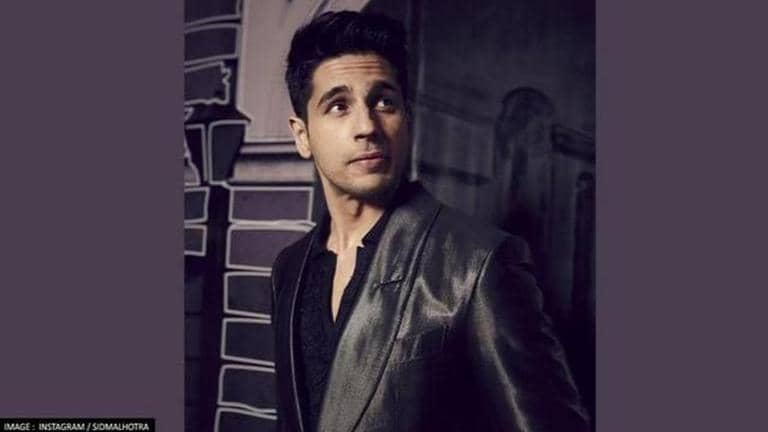 Sidharth Malhotra remembers late Rishi Kapoor on completing 10 years in ...