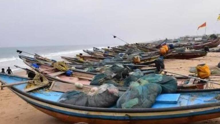 Jakhau Port abandoned amid cyclone Biparjoy | Republic World
