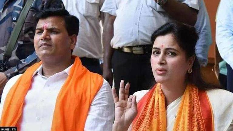 Hanuman Chalisa row: Khar Police to file chargesheet against Navneet & Ravi Rana | Republic World