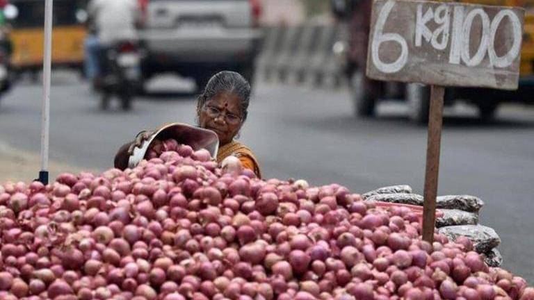 Government buys 2.5 lakh tonnes of onion for buffer stock- Republic World