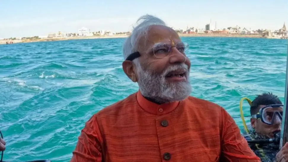 PM Modi goes underwater to offer prayers at Lord Krishna's Dwarka city ...