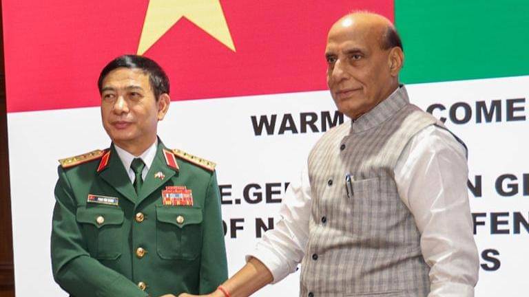 Defence Minister Rajnath Singh holds bilateral talks with Vietnamese counterpart- Republic World