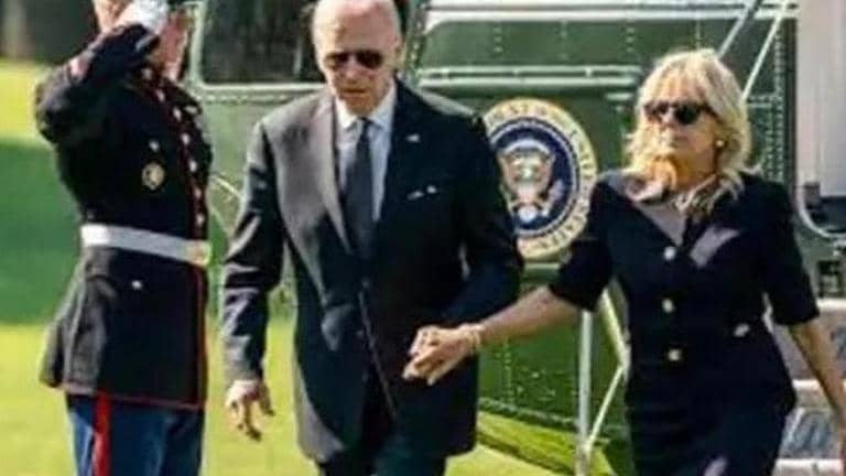 US President Joe Biden, FLOTUS Jill Biden pay their respects to Queen ...