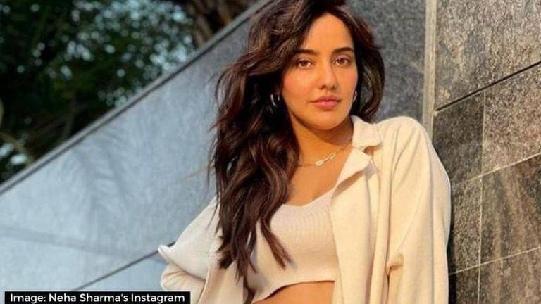 Neha Sharma ecstatic as her music video 'Thoda Thoda Pyaar' reaches 150 ...