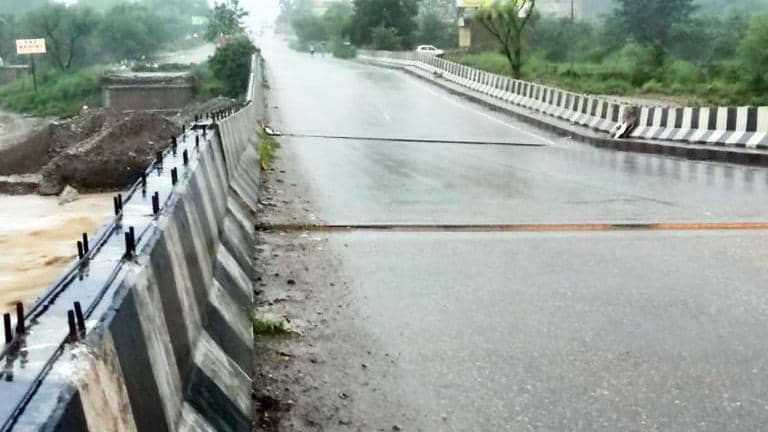 Bridge connecting Jammu Pathankot NH closed due to rising water level ...