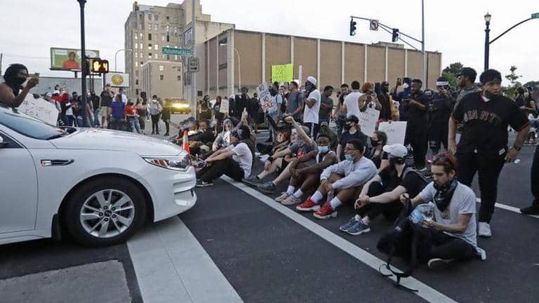 Deadly police raid fuels call to end ‘no knock’ warrants- Republic World