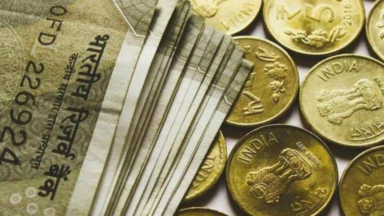 Rupee falls 19 paise to 82.94 against US dollar | Republic World