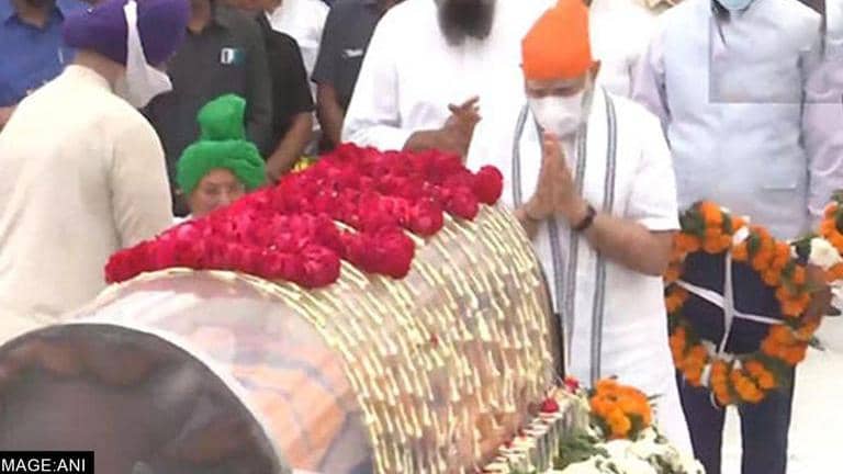 PM Modi pays floral tributes to former Punjab CM Parkash Singh Badal ...
