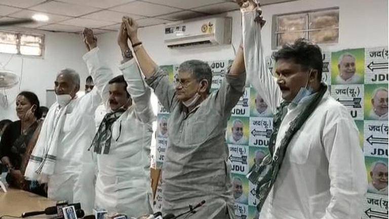 Ahead of Bihar polls, former DGP Sunil Kumar joins CM Nitish Kumar-led ... Ahead of Bihar polls, former DGP Sunil Kumar joins CM Nitish Kumar-led ...