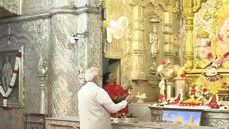 PM Modi performs pooja at Dagdusheth Halwai Ganesh temple in Pune | Republic World