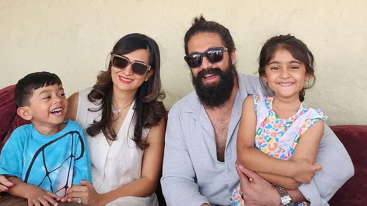 Yash Enjoys Valentine's Day Lunch with Wife Radhika Pandit, Kids ...