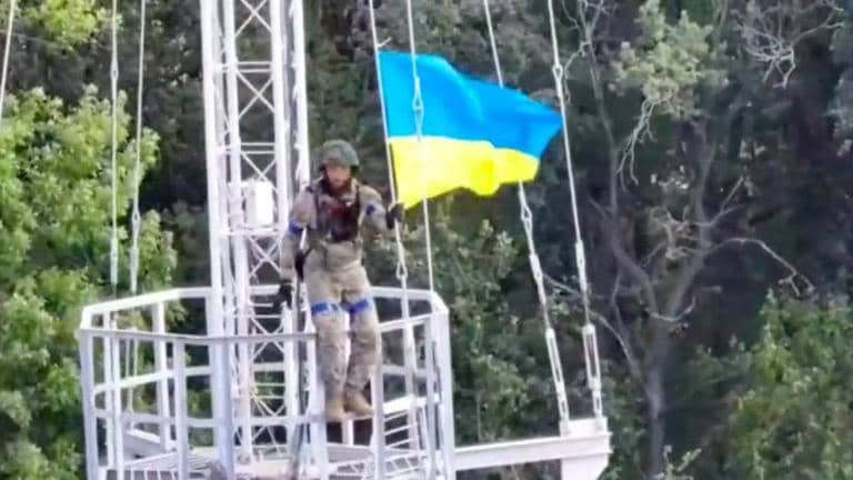Ukraine flags raised over 'liberated' towns as Russian soldiers retreat ...