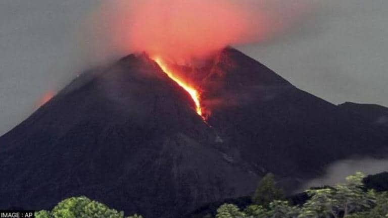 Mount Merapi volcanic eruption cloaks Indonesia's villages in hot ...