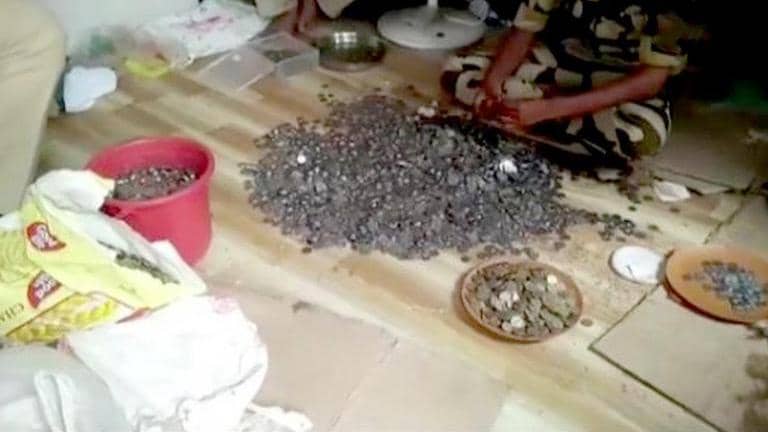 Mumbai: Police find ₹1.5 lakh in beggar's hut after he dies | Republic ...