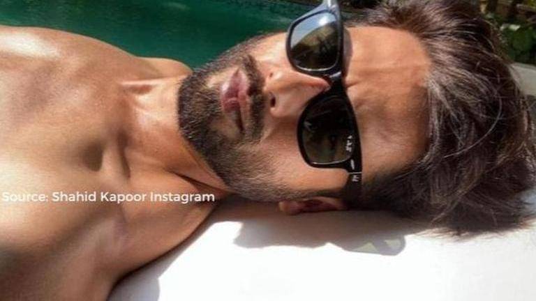 Shahid Kapoor gives off cool "laid back vibes" in latest photo, winks ...