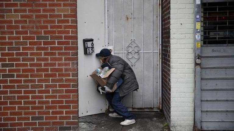 Immigrants deliver food to workers hit by pandemic | Republic World