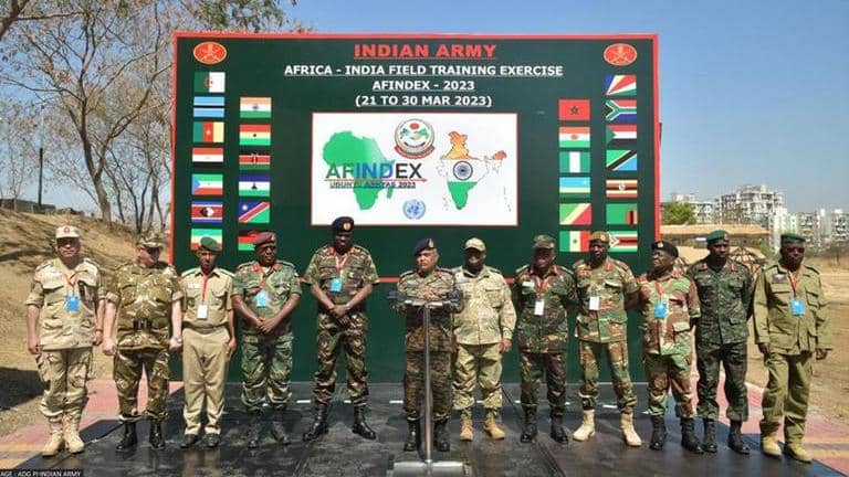 India gives a glimpse of indigenous defence equipment to Army chiefs ...